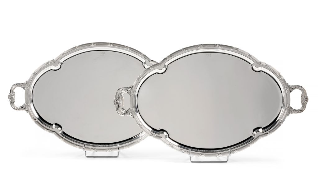 PAIRE DE PLATEAUX EN MÉTAL ARGENTÉ