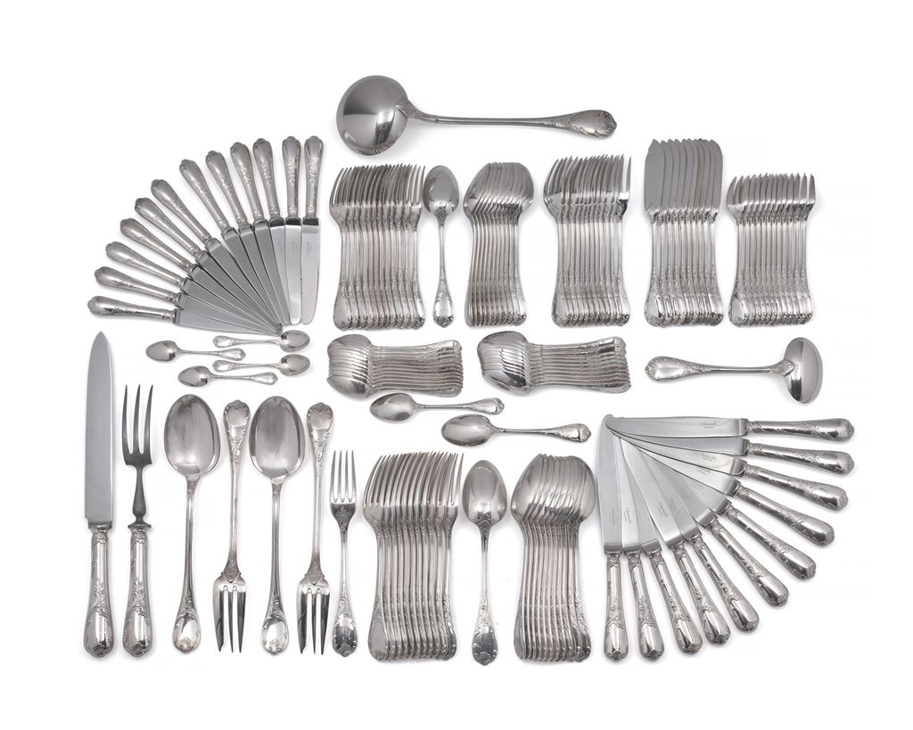 PARTIE DE MÉNAGÈRE DE COUVERTS EN MÉTAL ARGENTÉ