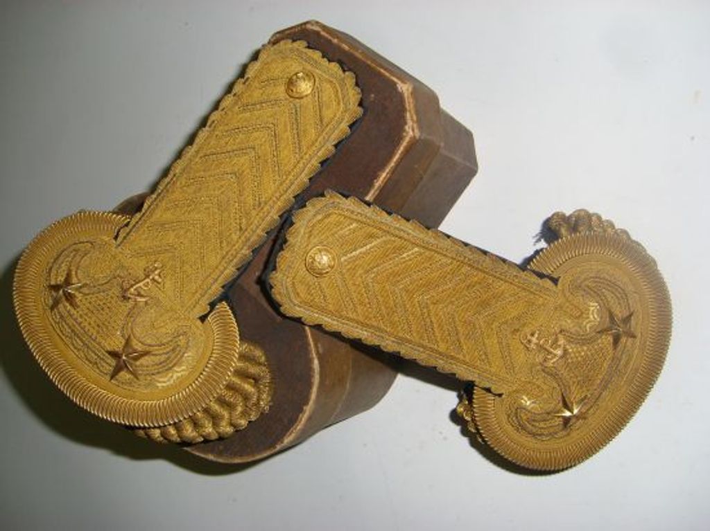 PAIRE D'EPAULETTE DE CONTRE AMIRAL. Franges en graines d'épinard et ...
