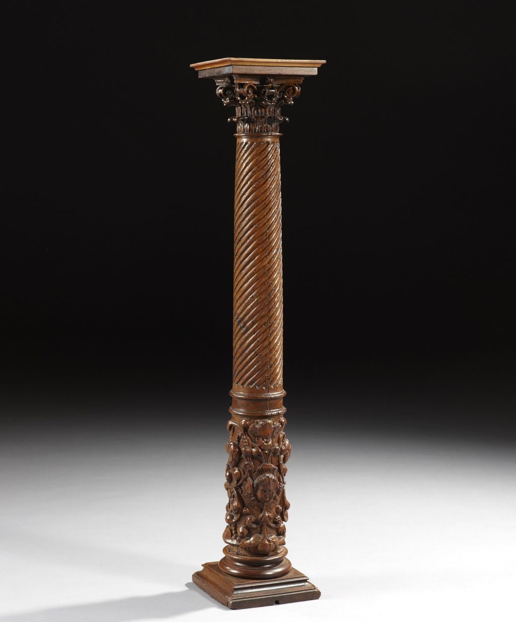 COLONNE CORINTHIENNE, ITALIE, EPOQUE BAROQUE