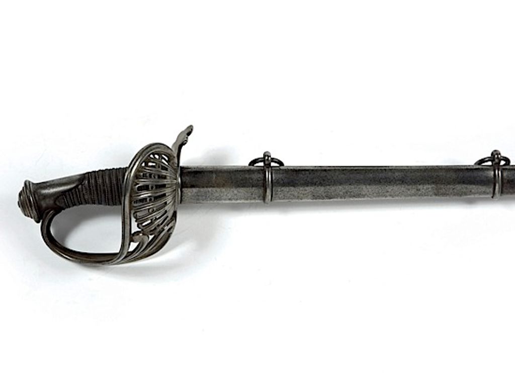 SABRE FANTAISIE TYPE D’OFFICIER 1882. Monture fer multibranche, calotte ...