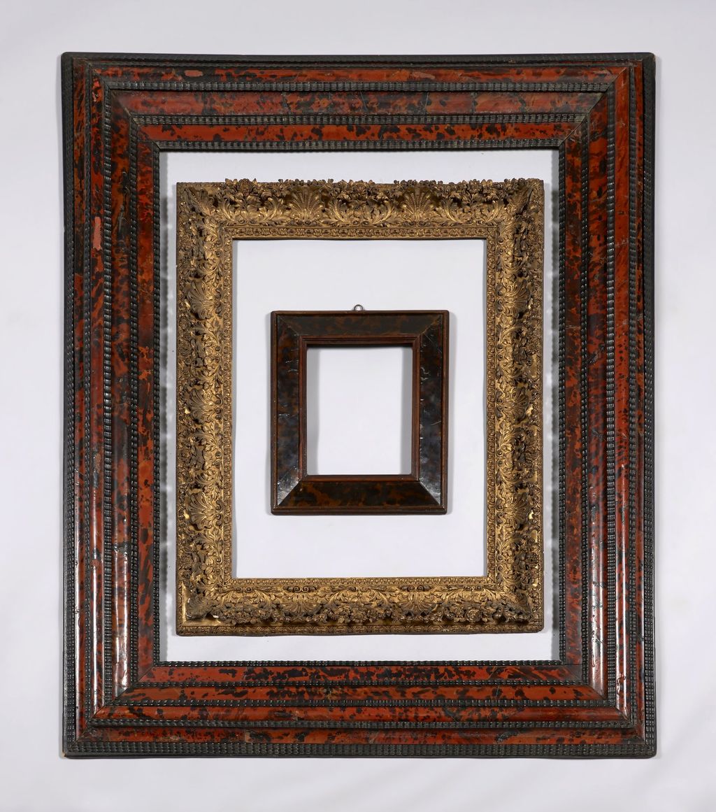 Cadre en hêtre sculpté