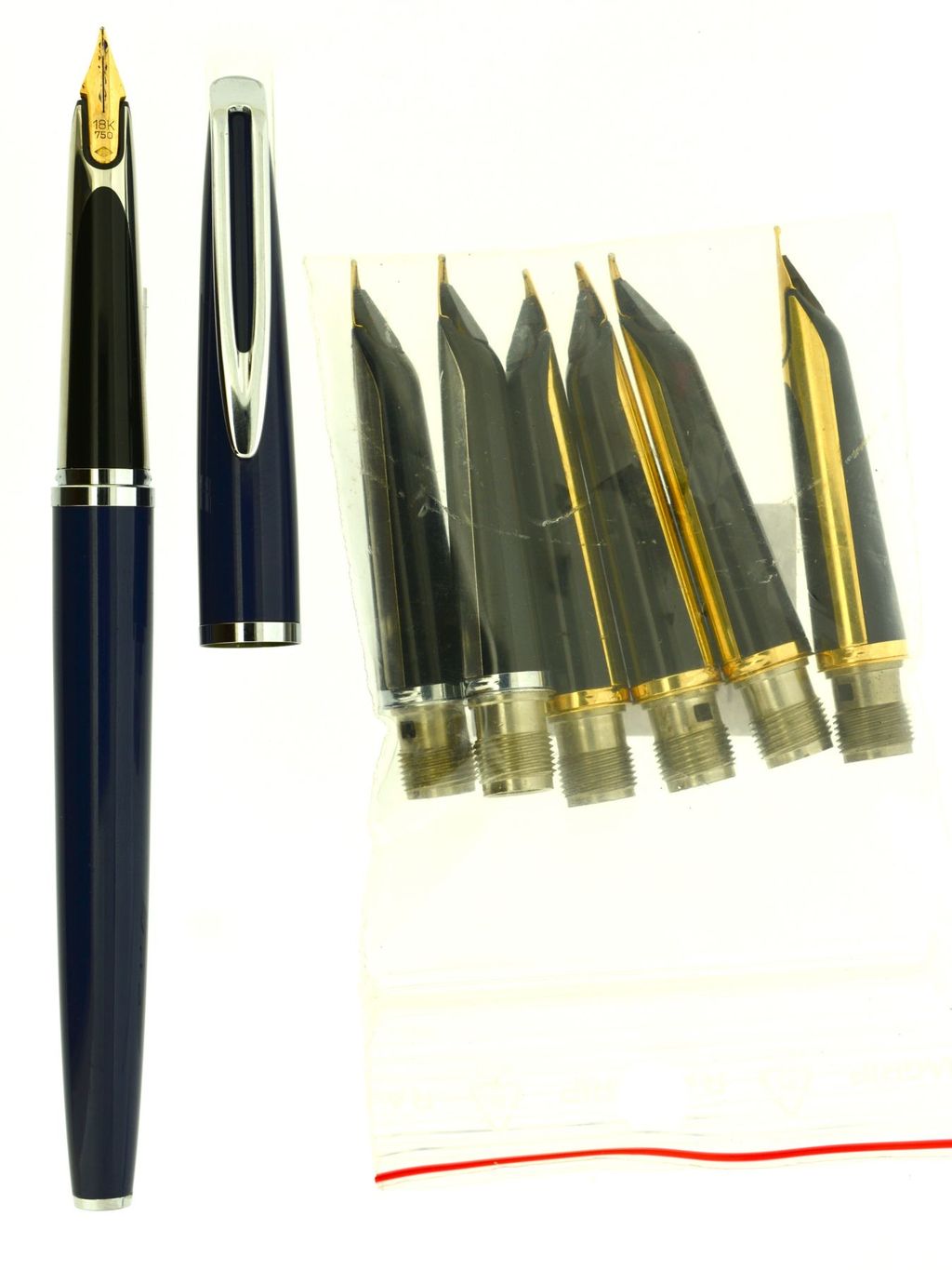 WATERMAN, Stylo plume CF, laque bleu de Nevers, attributs chromés ...