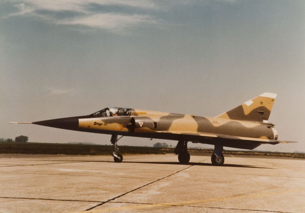 Lot de 85 tirages photographiques d'époque, de Mirage III et IV prototype,