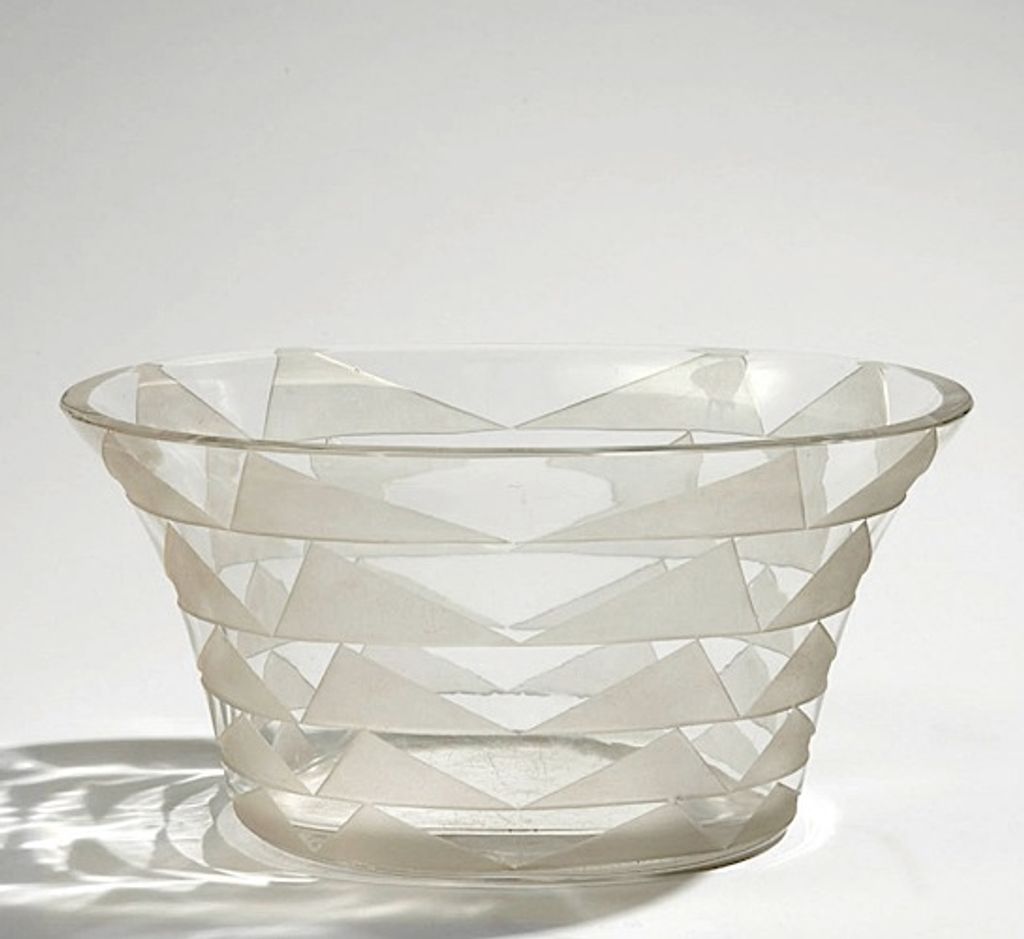 Coupe tronconique à corps ovalisé.