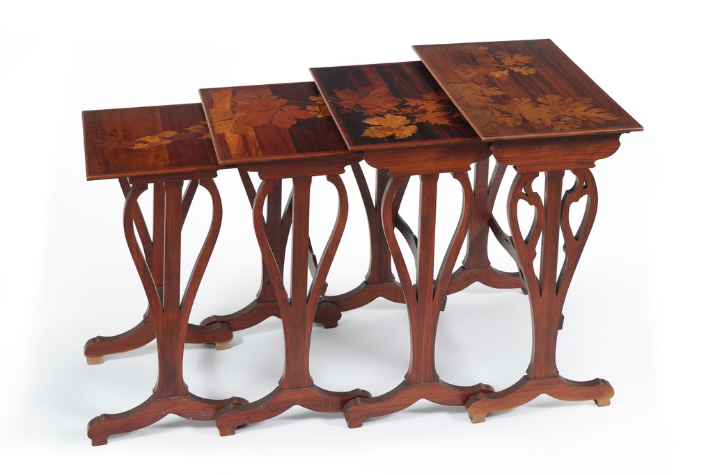 Série de quatre tables gigognes